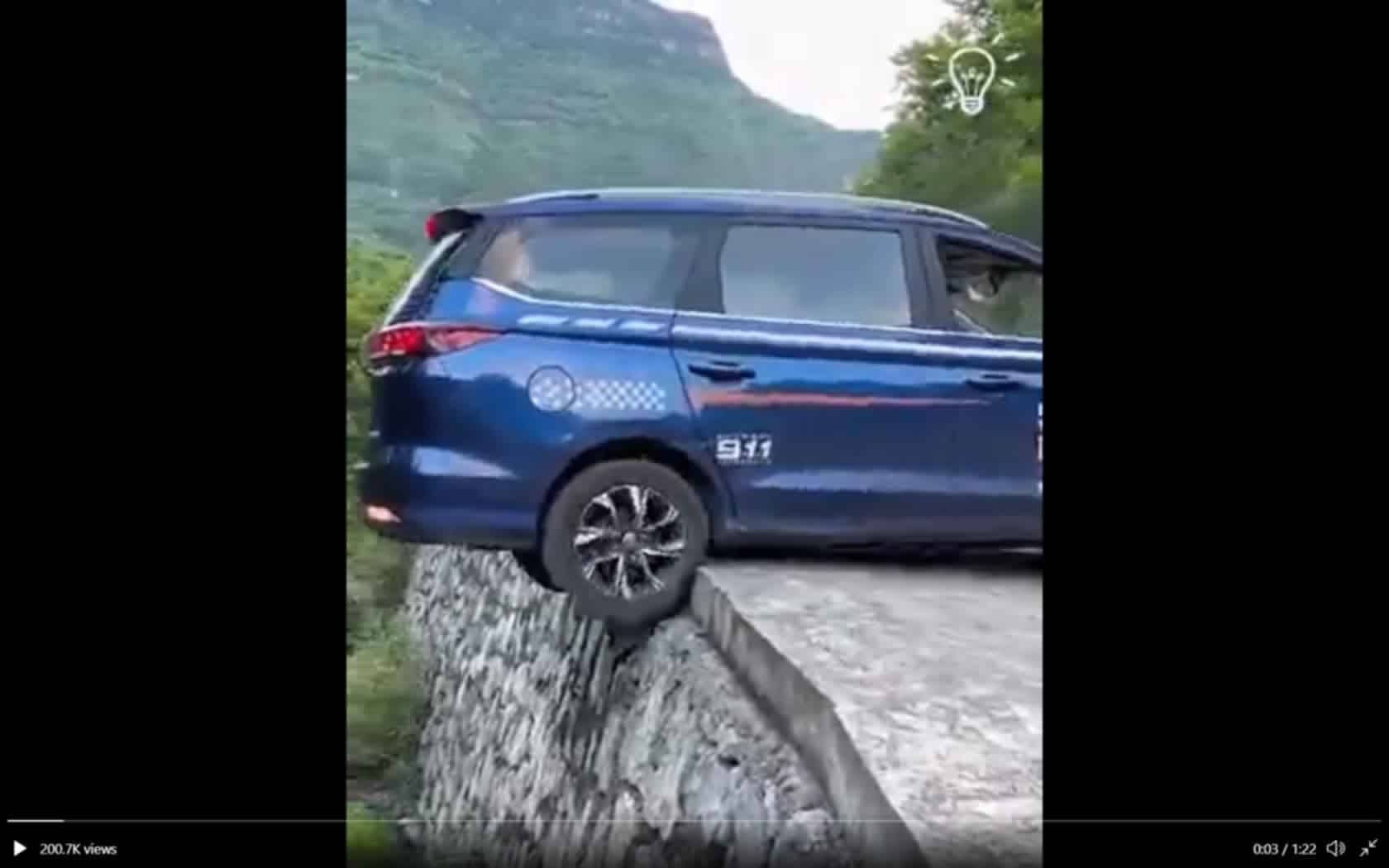 Video – What to do if the rear wheels of the car fall into a pit ...
